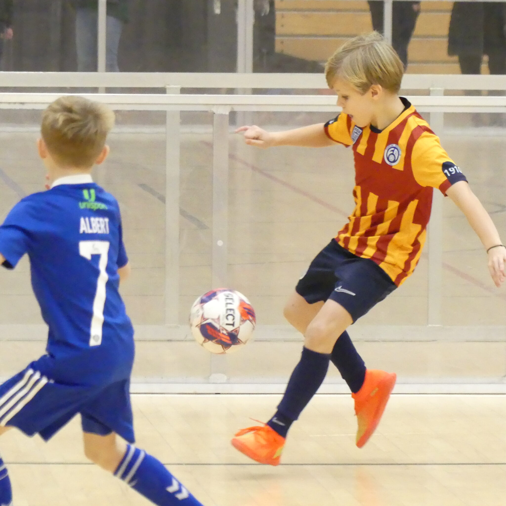 1200 par fodboldben indtog Farum Arena