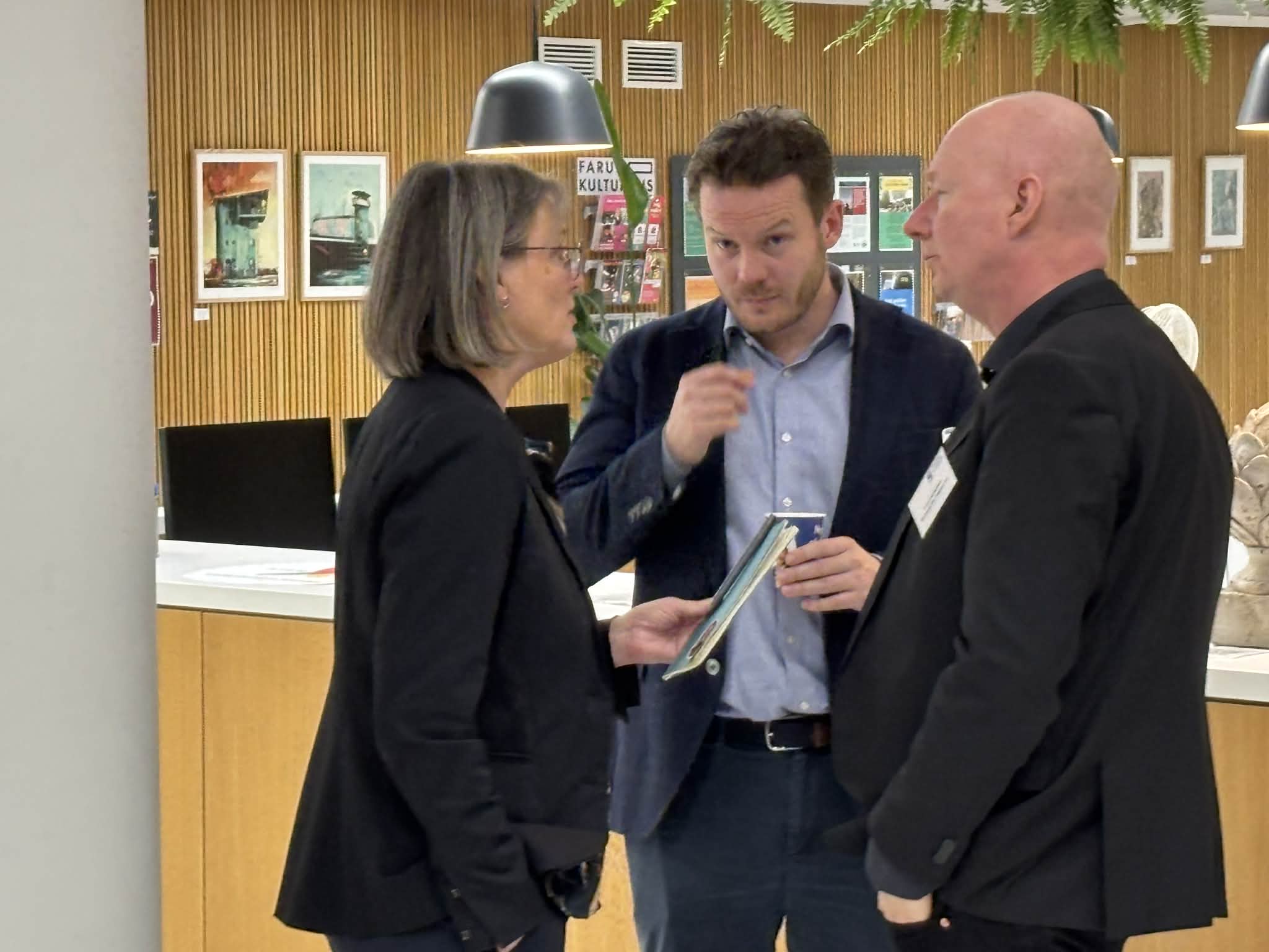 Mandsmod, relationer og gode viljer i en sen nattetime